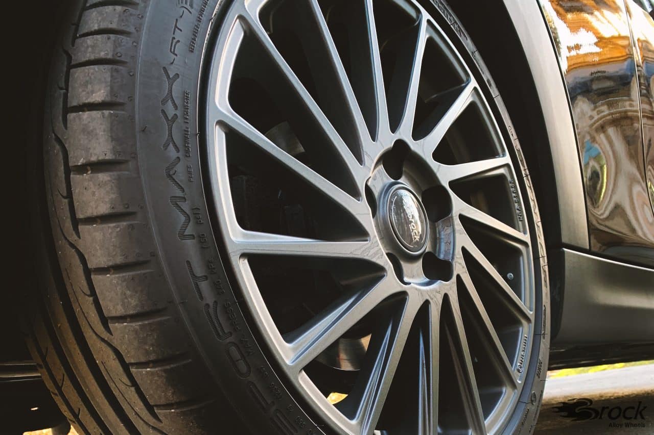 Mini Cooper F56 FML2 mit der Brock B39 Alufelge in HGM 7.0x17