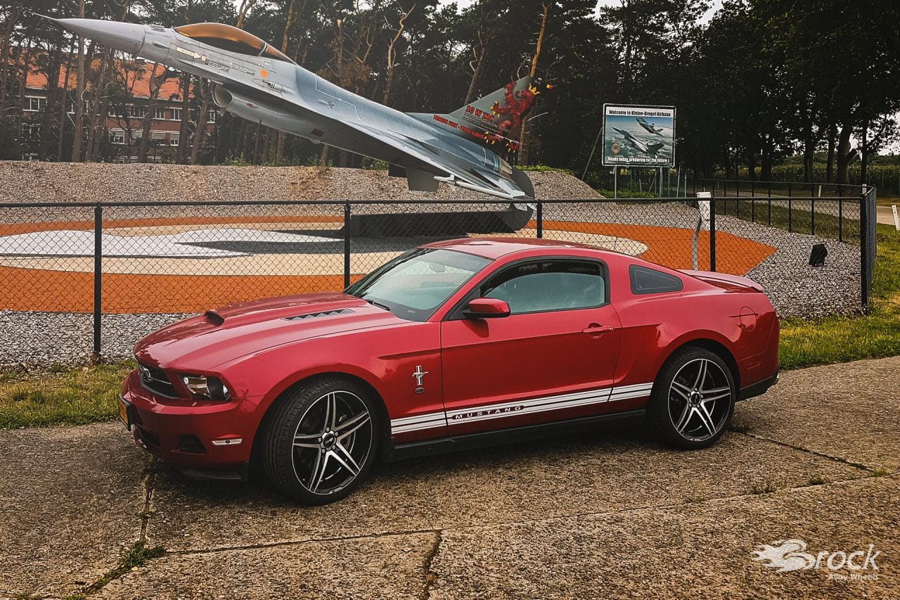 Ford Mustang GT (T83/T85) mit der Leichtmetallfelge Brock B33 8.0x19